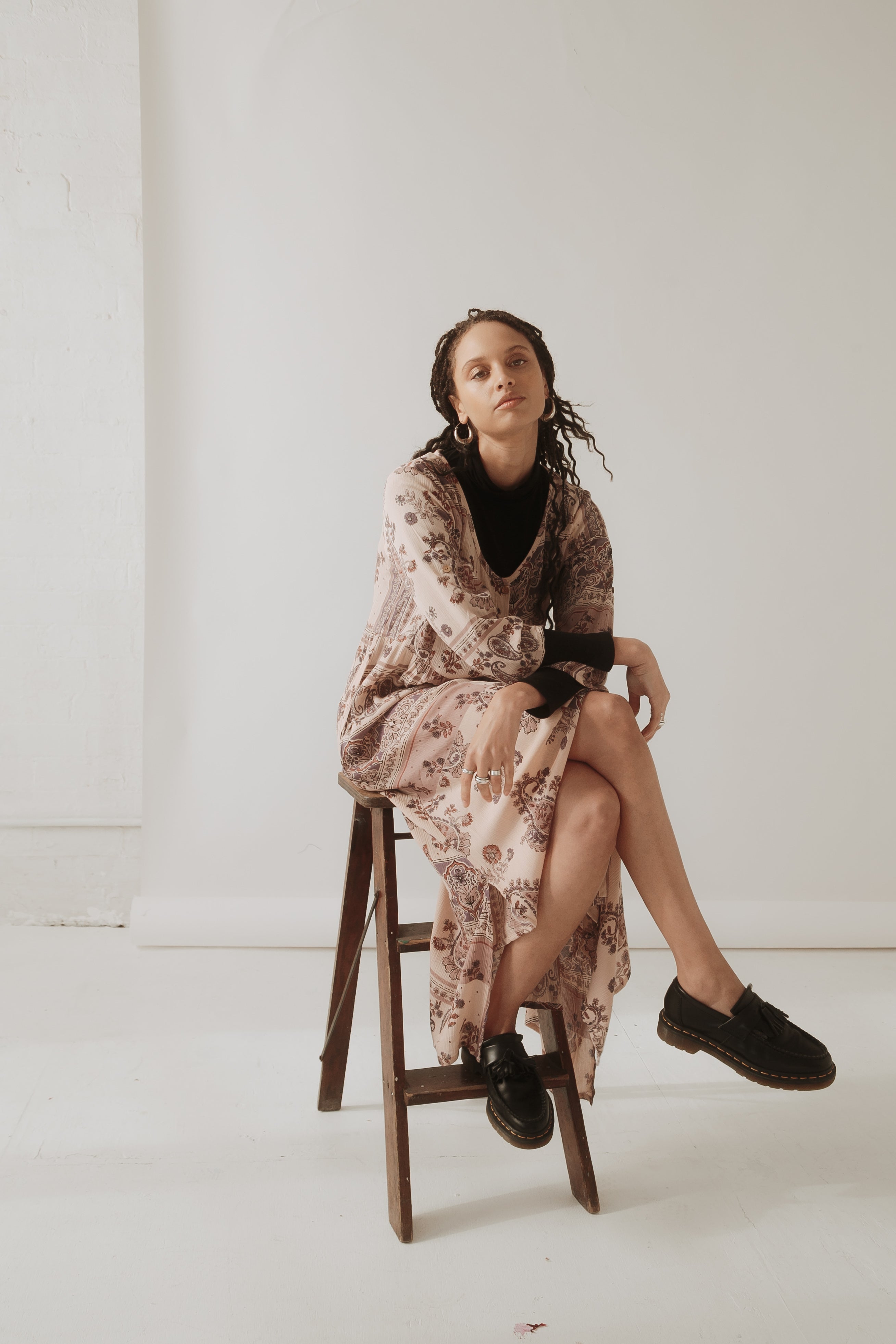 Dream Girl Nat Wears Paper Daisy – Tree of Life